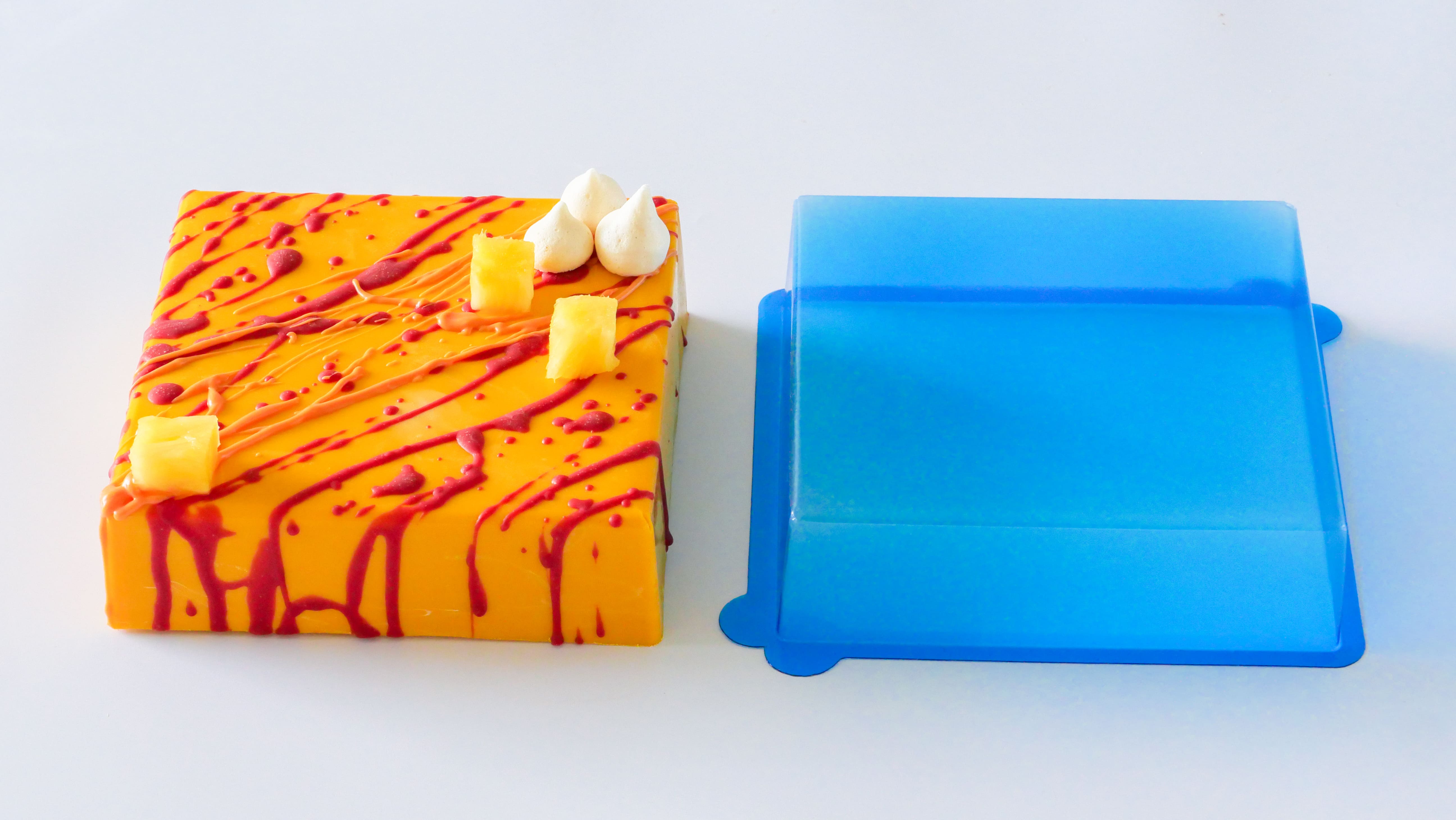 Disposable molds for making square desserts